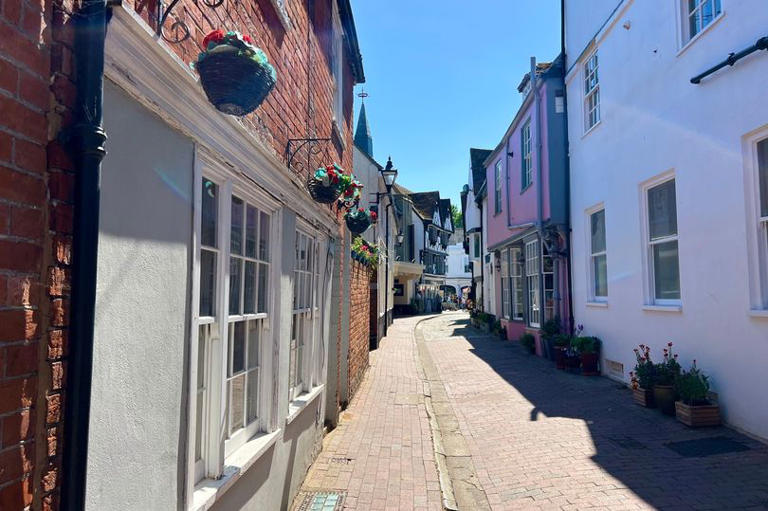 The fairy tale medieval Kent town with winding narrow streets, buzzing ...