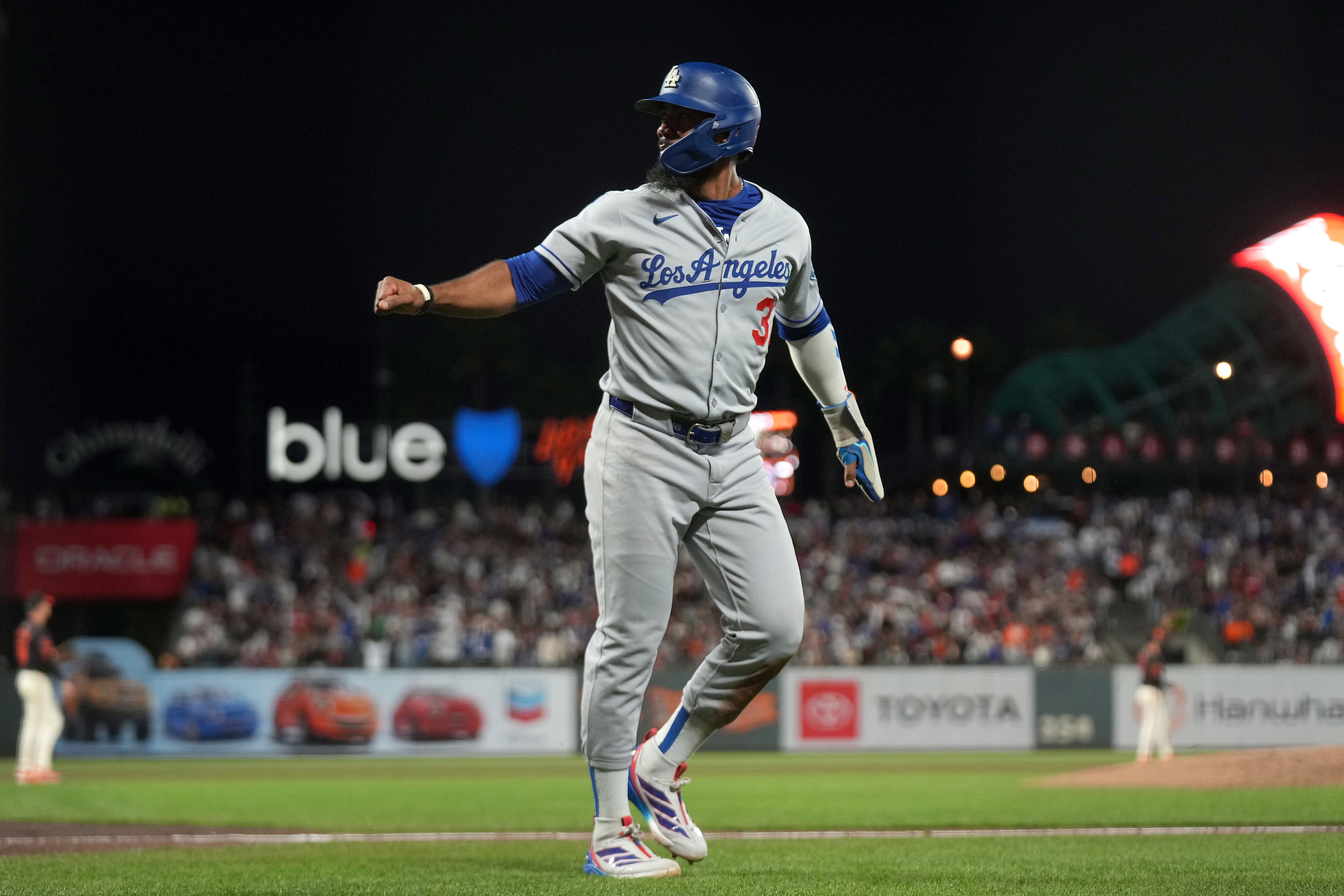 Six-run fifth inning helps Dodgers defeat Giants in a 13-7 slugfest