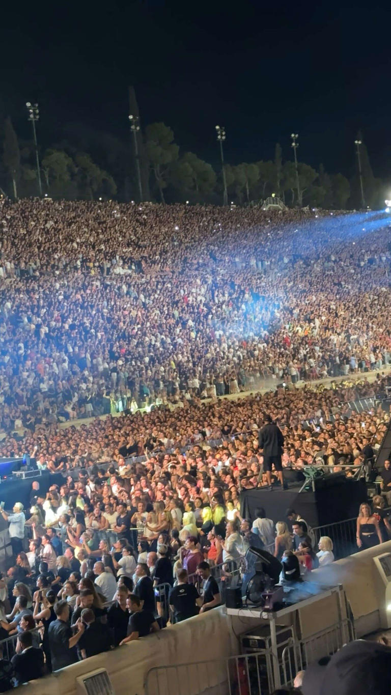 Η Άννα Βισση ερμηνεία το τραγούδι Όλα για όλα