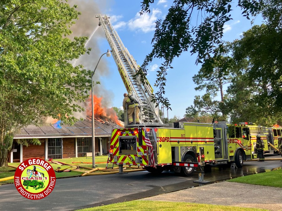 Baton Rouge fire displaces 3, injures 2 firefighters