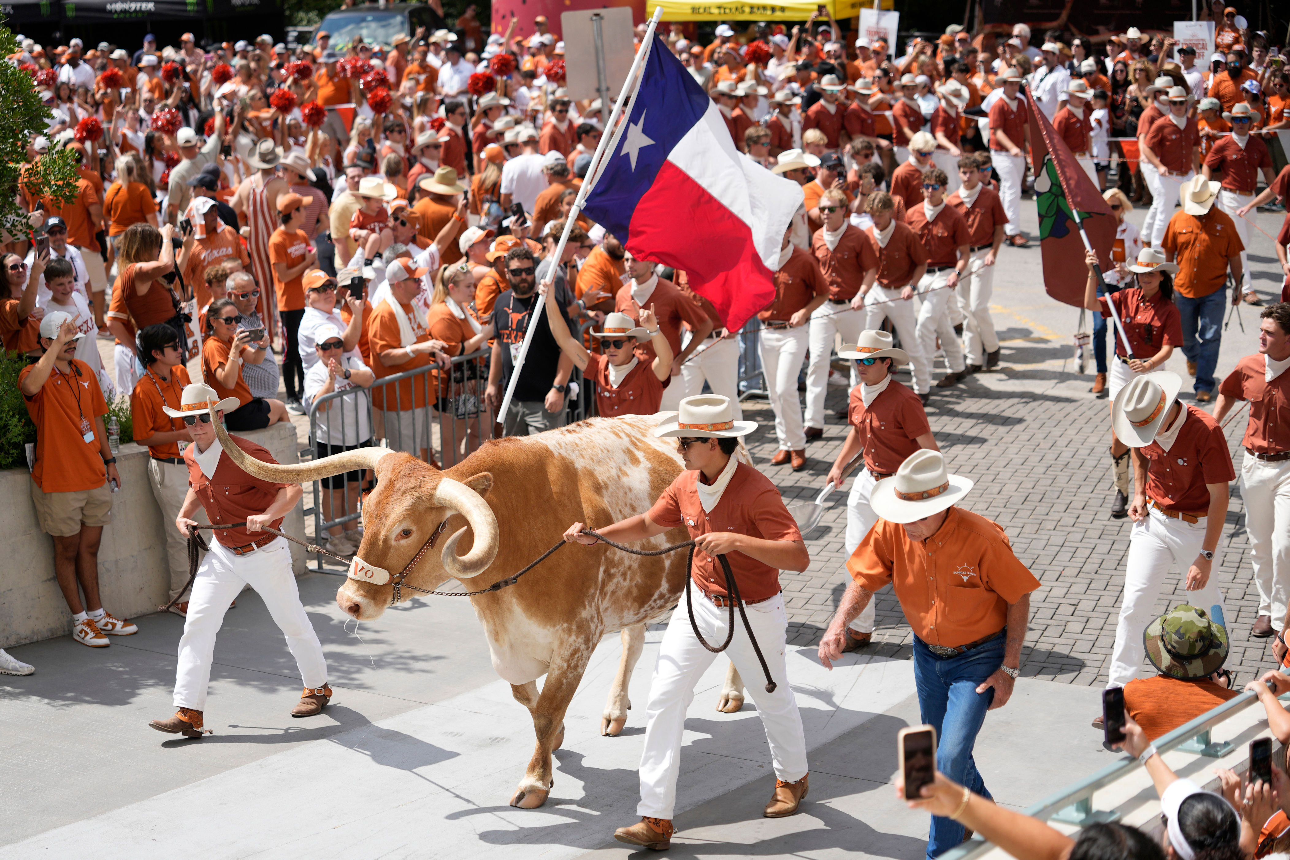 No. 7 Texas vs. UTEP live updates: Ryan Wingo catches TD pass for 27-3 lead