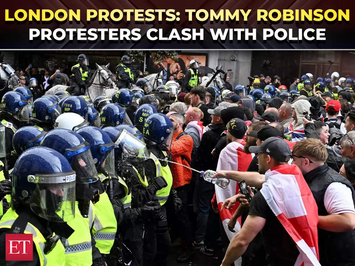 Tommy Robinson protest: Over 100,000 march in London anti-immigration ...