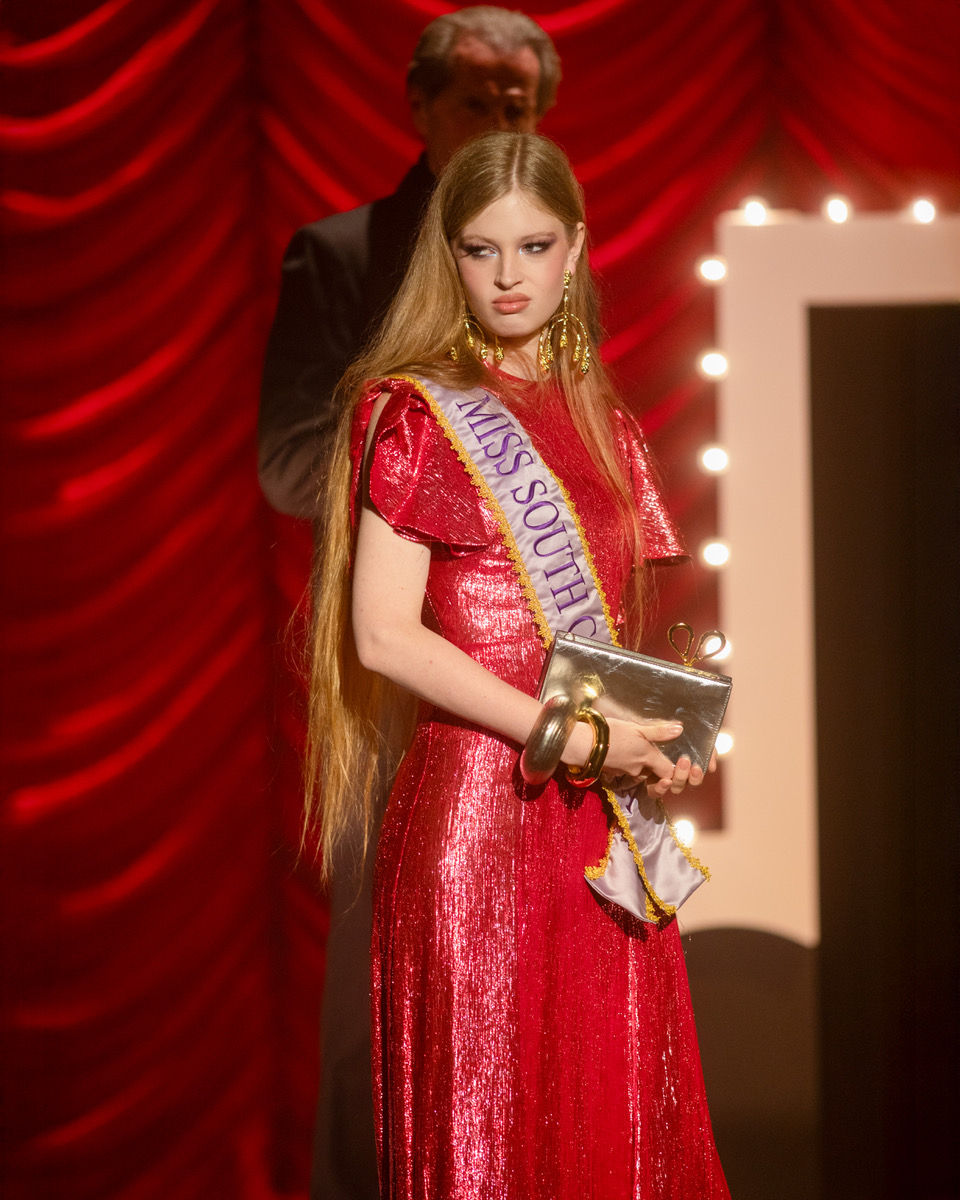 Elon Musk’s estranged daughter, Vivian, makes NYFW debut in ravishing ...
