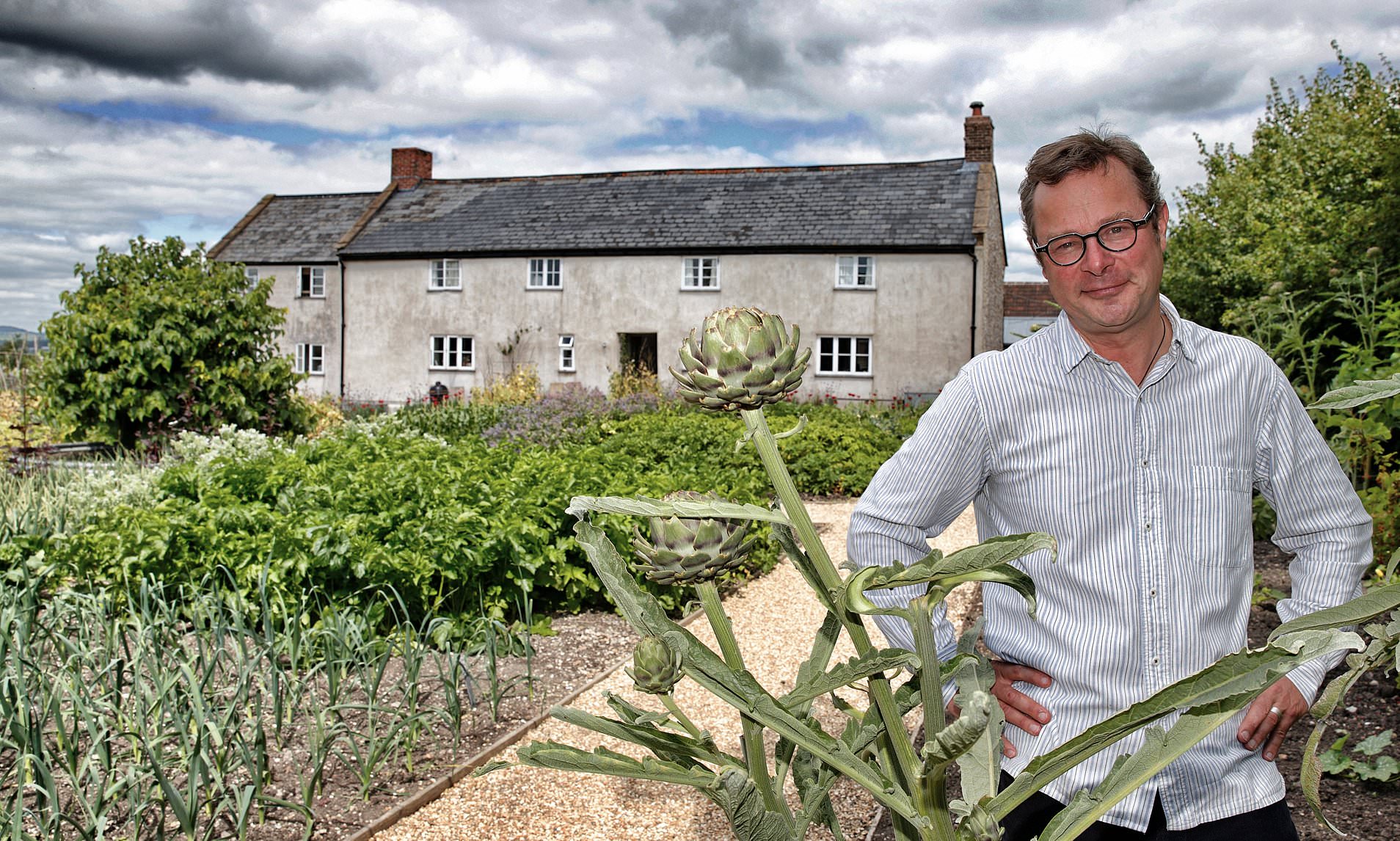 Hugh Fearnley-Whittingstall's flagship restaurant slapped with ONE out ...