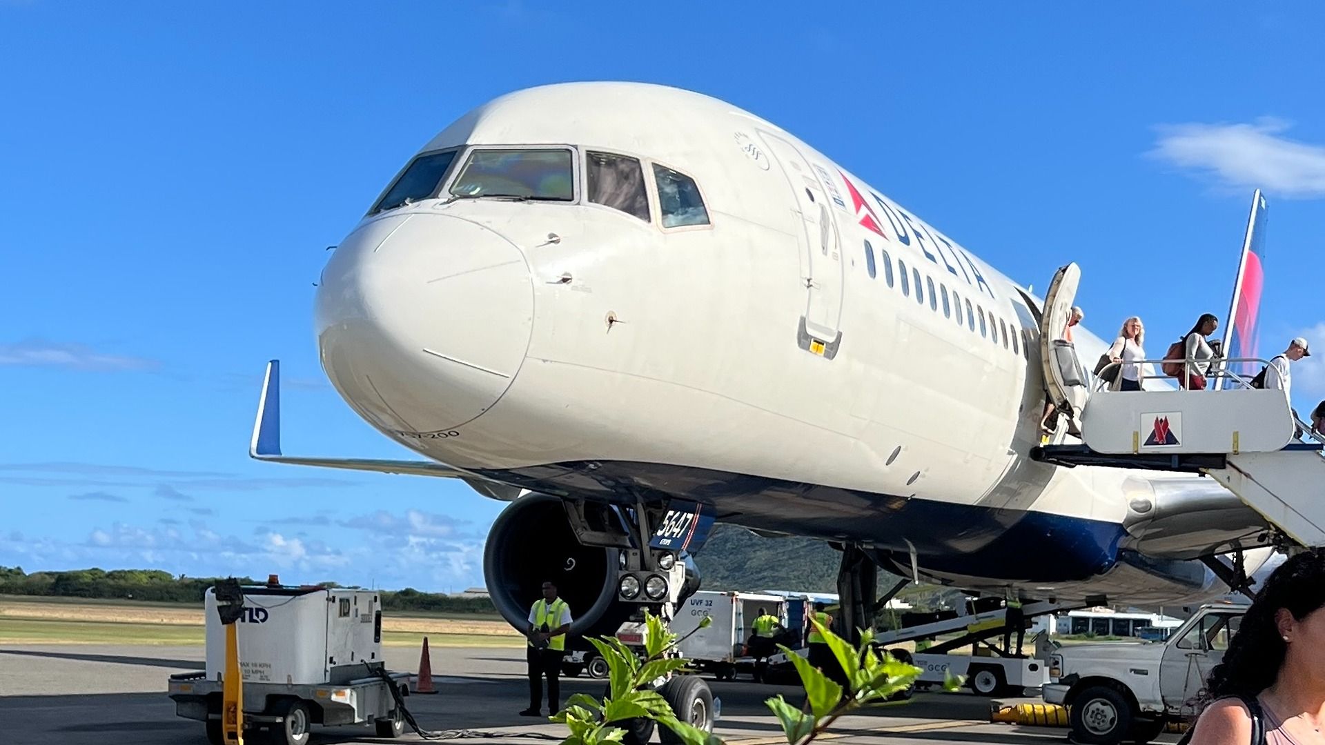 Why Did Boeing Build The 757 With 2 Engine Different Types?