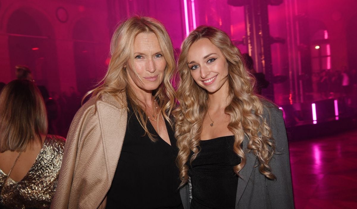 Emma Smet maman pour la première fois, sa mère Estelle Lefébure lui ...