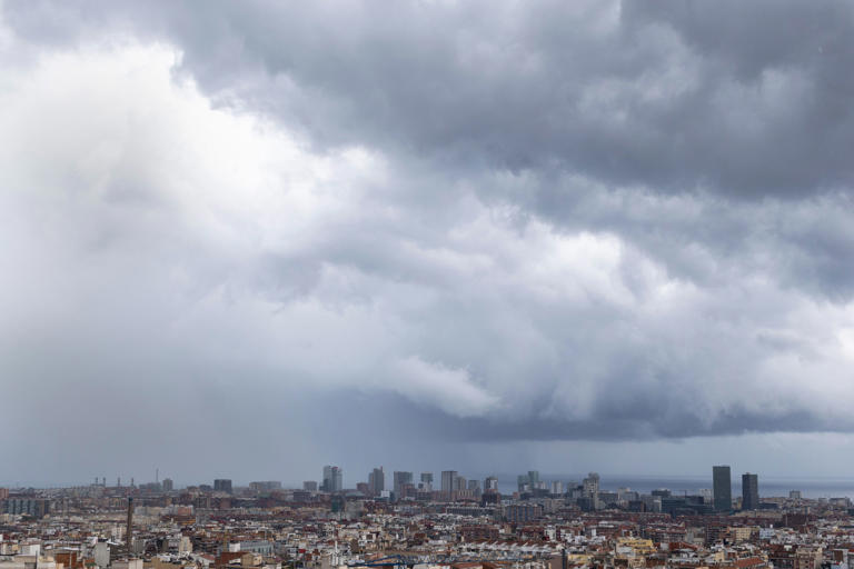 Las fuertes lluvias provocan crecidas de ríos y cortes en carreteras y ...
