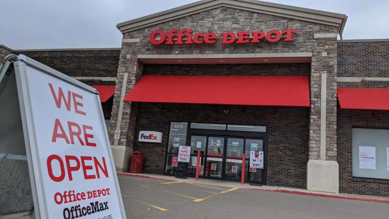 Portage Office Depot worker out of job after refusing to print Kirk posters