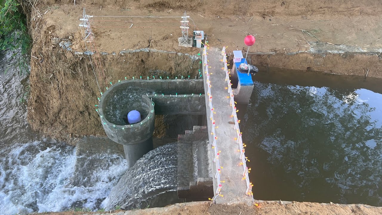 I built a mini hydroelectric dam! 💧