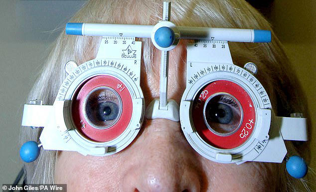 NHS to roll out cataract eye surgery that will not require patients to ...