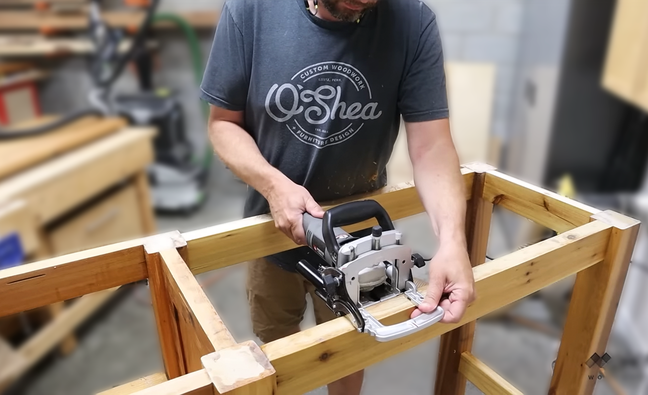 I found the easiest way to attach a table top! 🛠️