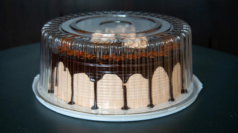 Dry Cake Is Sad, But Here's How Sliced Bread Makes It Happily Moist