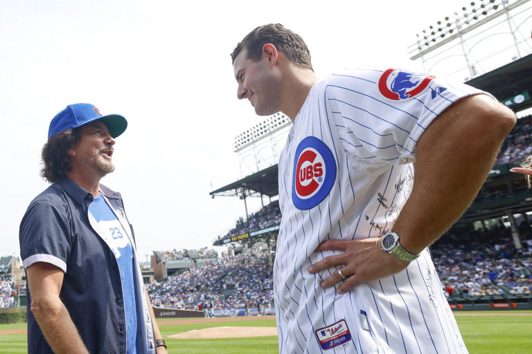 Anthony Rizzo retires with the Chicago Cubs, nearly catches home run in ...