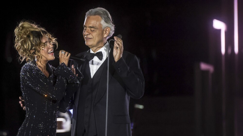 Karol G hace historia en el Vaticano: así fue su emotivo concierto con Andrea Bocelli