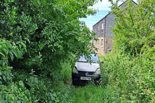 Abandoned car blocking path linking roads removed by council