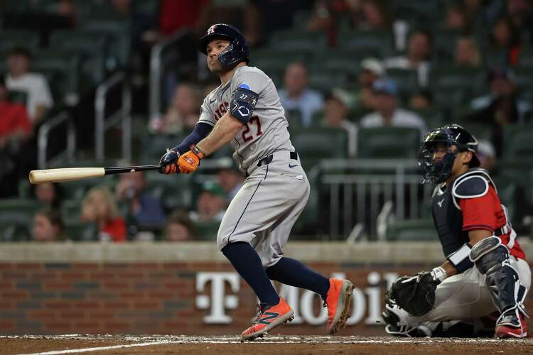 Houston Astros' Jose Altuve leaves game vs. Atlanta Braves with foot issue