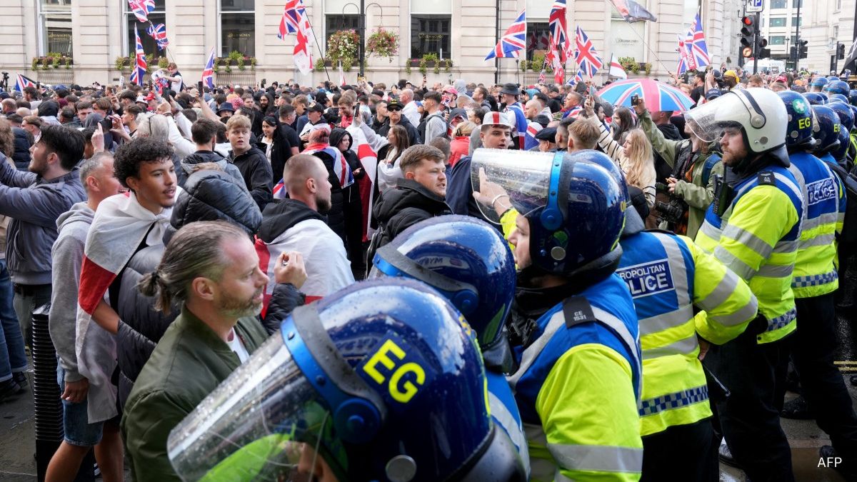 Huge Anti-Immigration Rally In London, Cops Punched, Kicked By Protesters