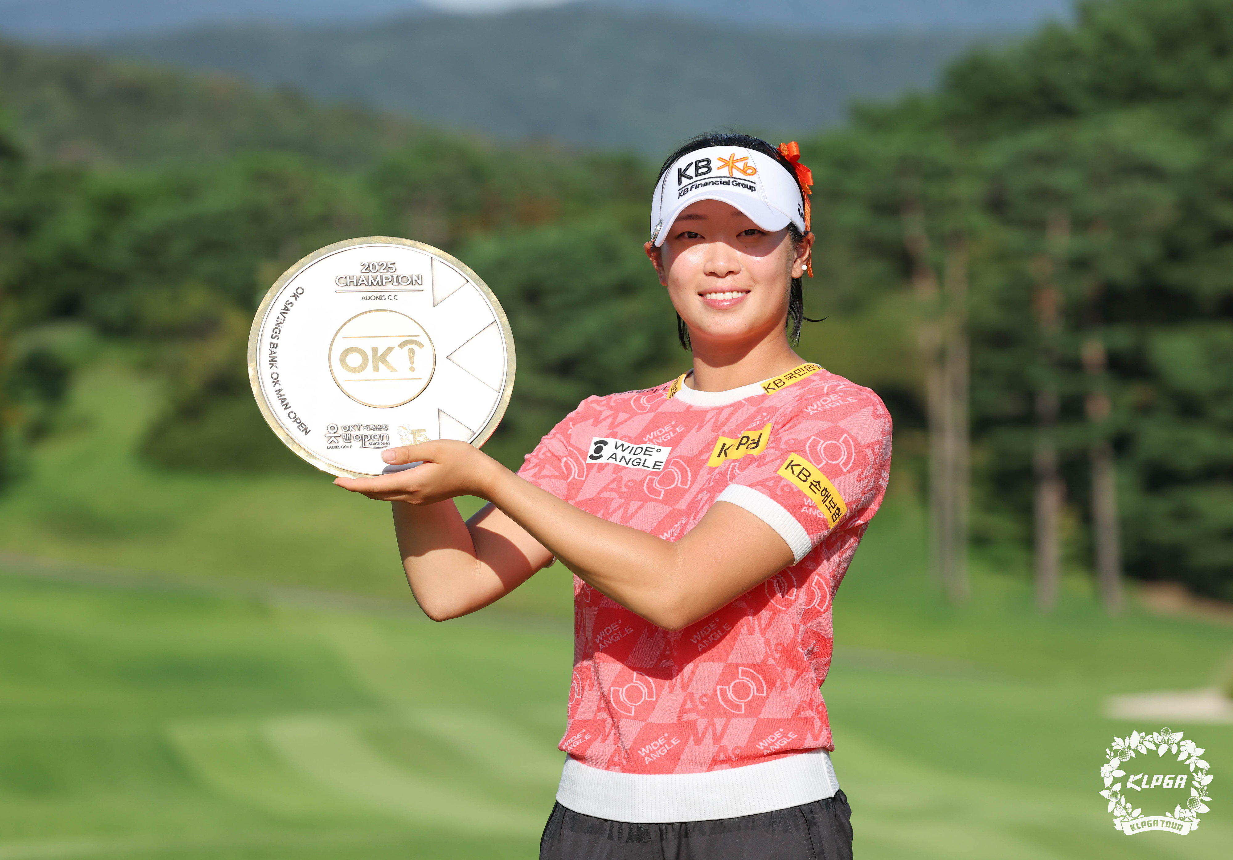 OK골프장학생 방신실, KLPGA OK저축은행 읏맨오픈서 이동은과 장타대결에서 승리…이예원과 함께 시즌 3승으로 다승 공동 선두