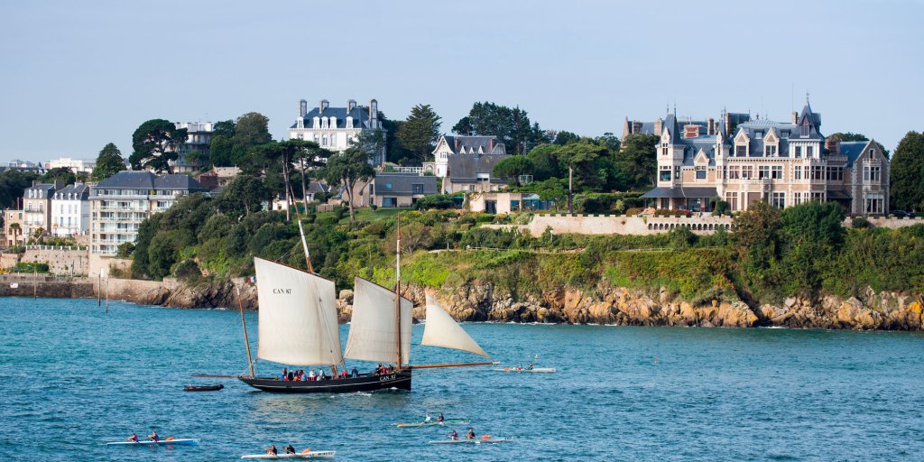 Surnommée perle de la côte d'Emeraude, cette ville de Bretagne connue ...