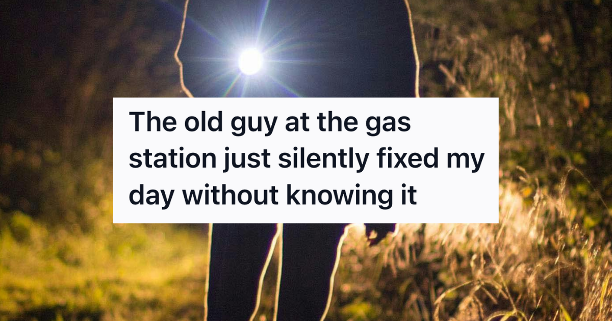 She Was Struggling Alone In The Dark With Her Tires, So A Kind Stranger ...