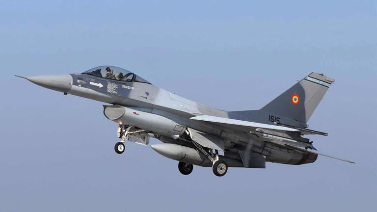 Rumenske F-16 jagerfly avskjærer russisk drone