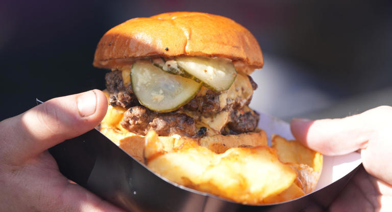 Crowds flock to Worthing for popular food and drink festival