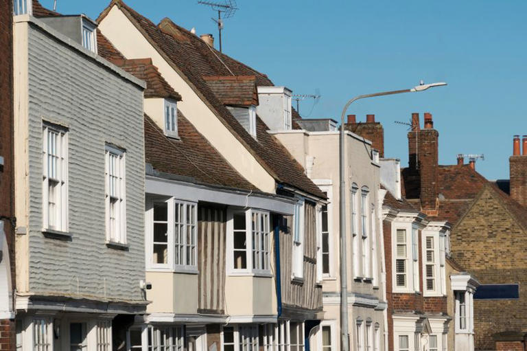 The fairy tale medieval Kent town with winding narrow streets, buzzing ...