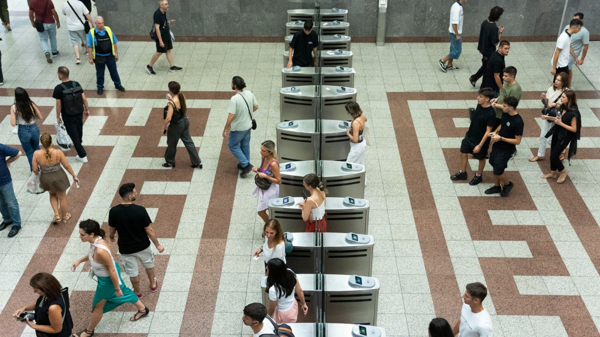 Πρόστιμο 100 ευρώ για όσους δεν έχουν εισιτήριο στα ΜΜΜ - Κοινωφελής ...