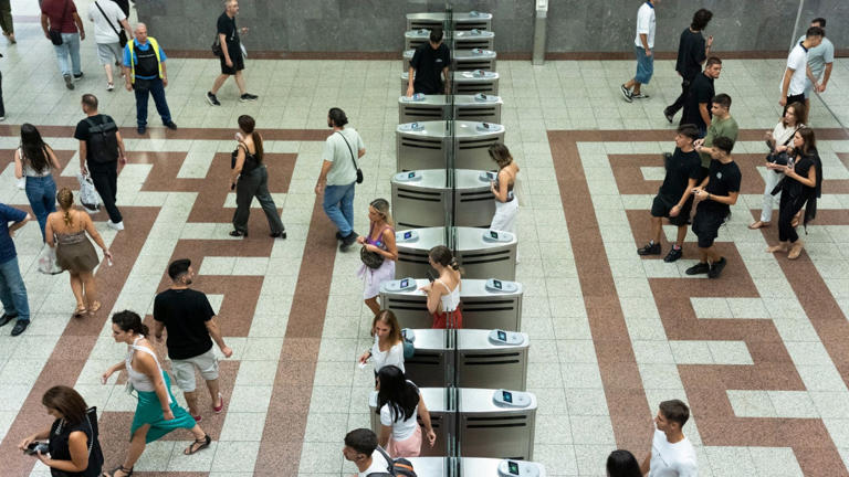 Ακριβότερα πρόστιμα και ποινές για τους πολίτες που δεν έχουν εισιτήριο ...