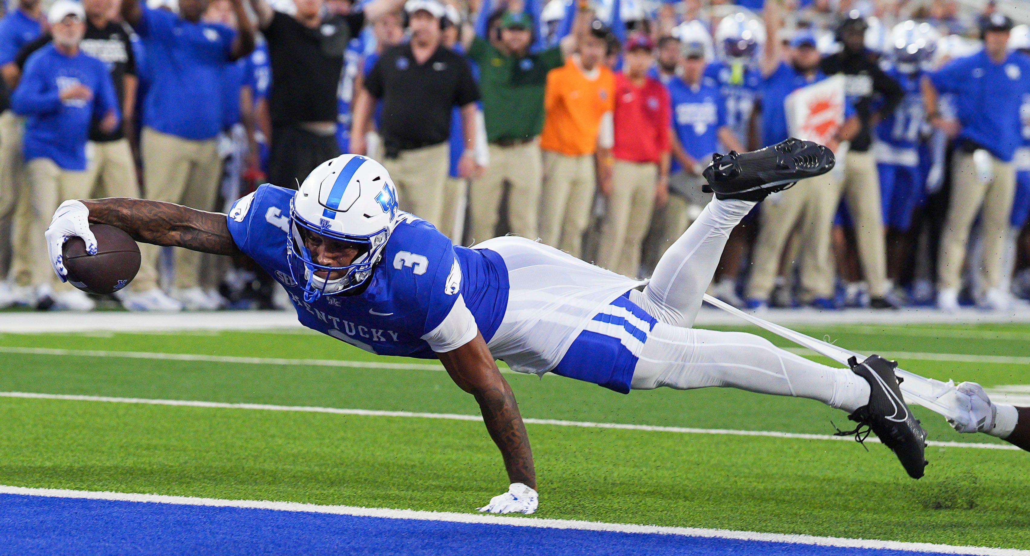 Kentucky football gets offense in gear: Seth McGowan runs wild against ...