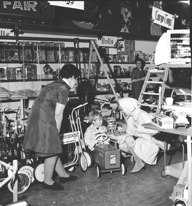 Edinburgh Retro: 26 fascinating photos of Capital shops in the 1960s