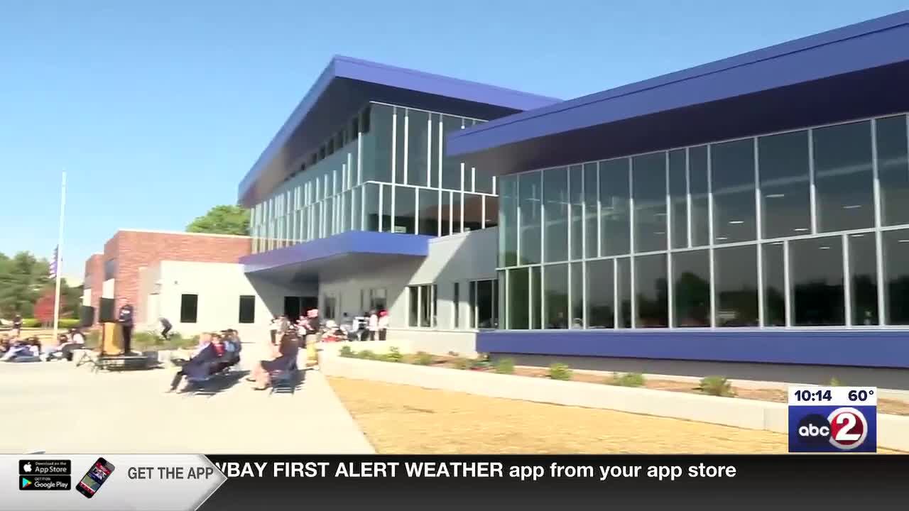 Menasha community holds open house for first-of-its-kind school building