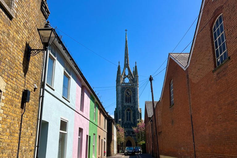 The fairy tale medieval Kent town with winding narrow streets, buzzing ...