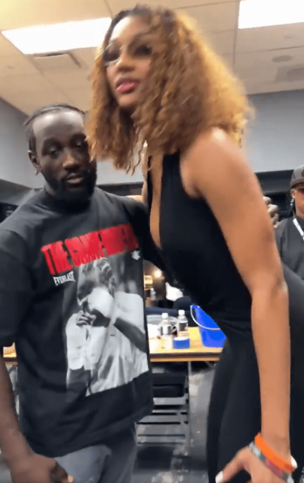 Angel Reese towers over Terence Crawford before Canelo Alvarez bout ...