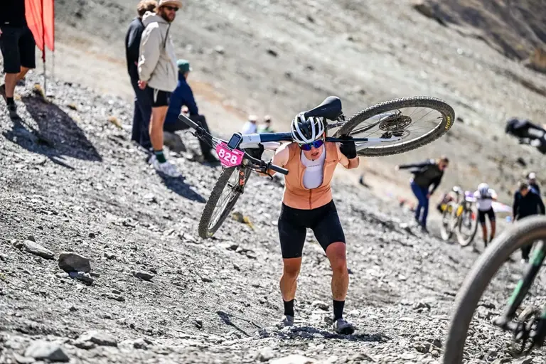 Une vététiste amateur suisse s'invite dans la cour des grandes