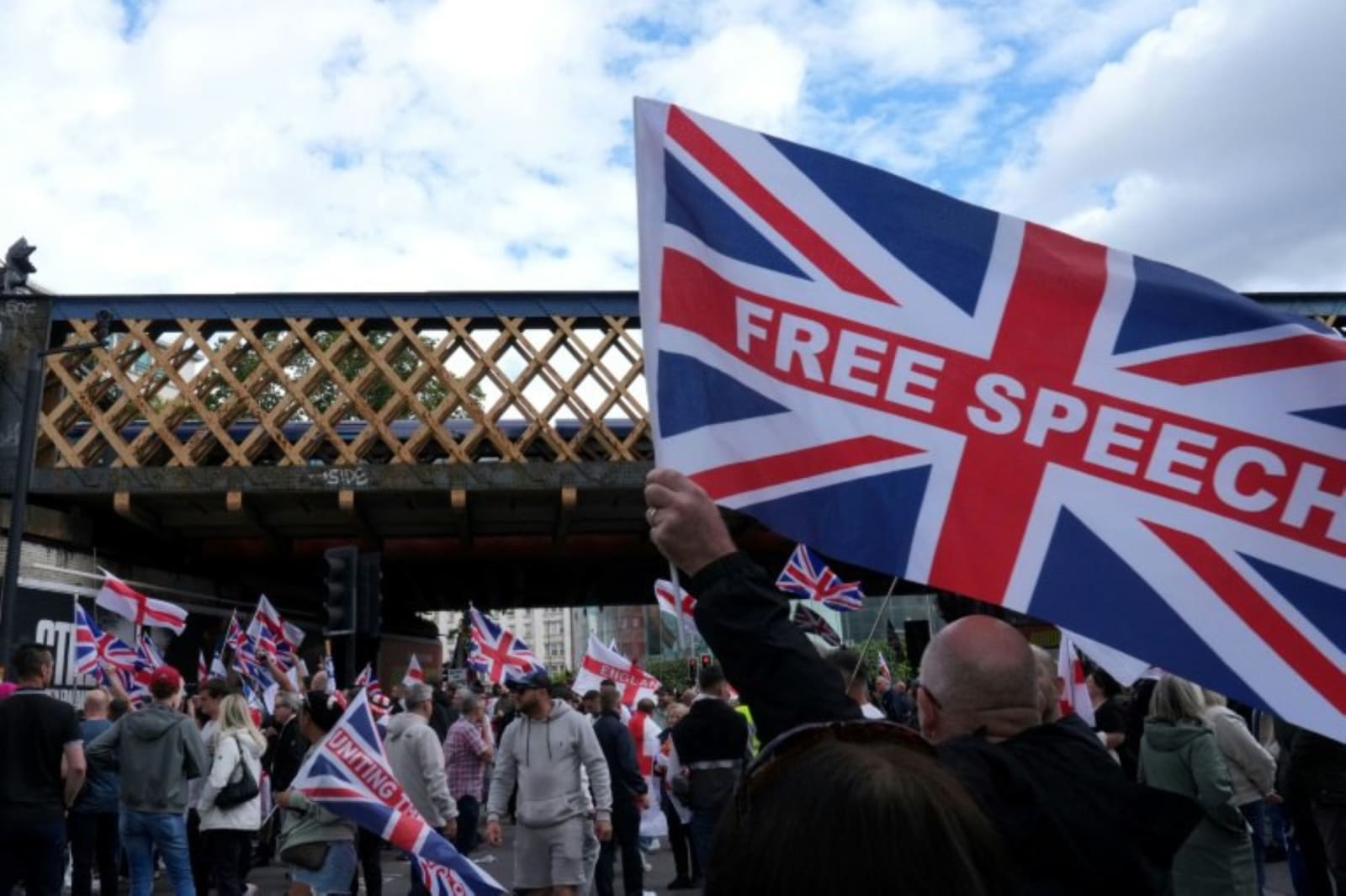 Unite the Kingdom Rally: 10 Videos Of London Protest That Turned Into ...