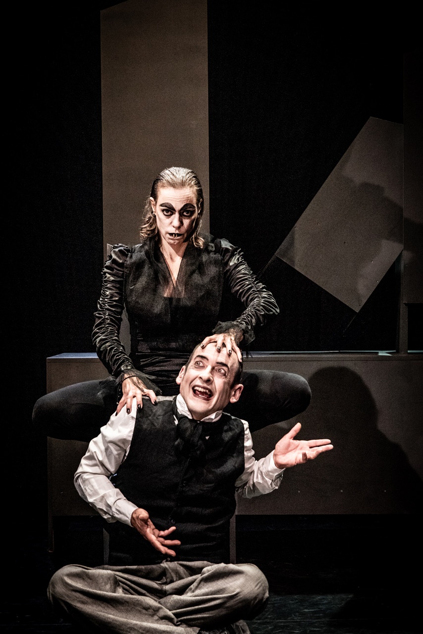 «Με συγκινεί ο ρόλος του απόκληρου»: Η Μαρία Μπαλούτσου σε μια ...