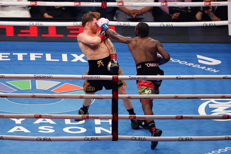 Canelo vs Crawford fight live: Latest boxing results and reaction as ...
