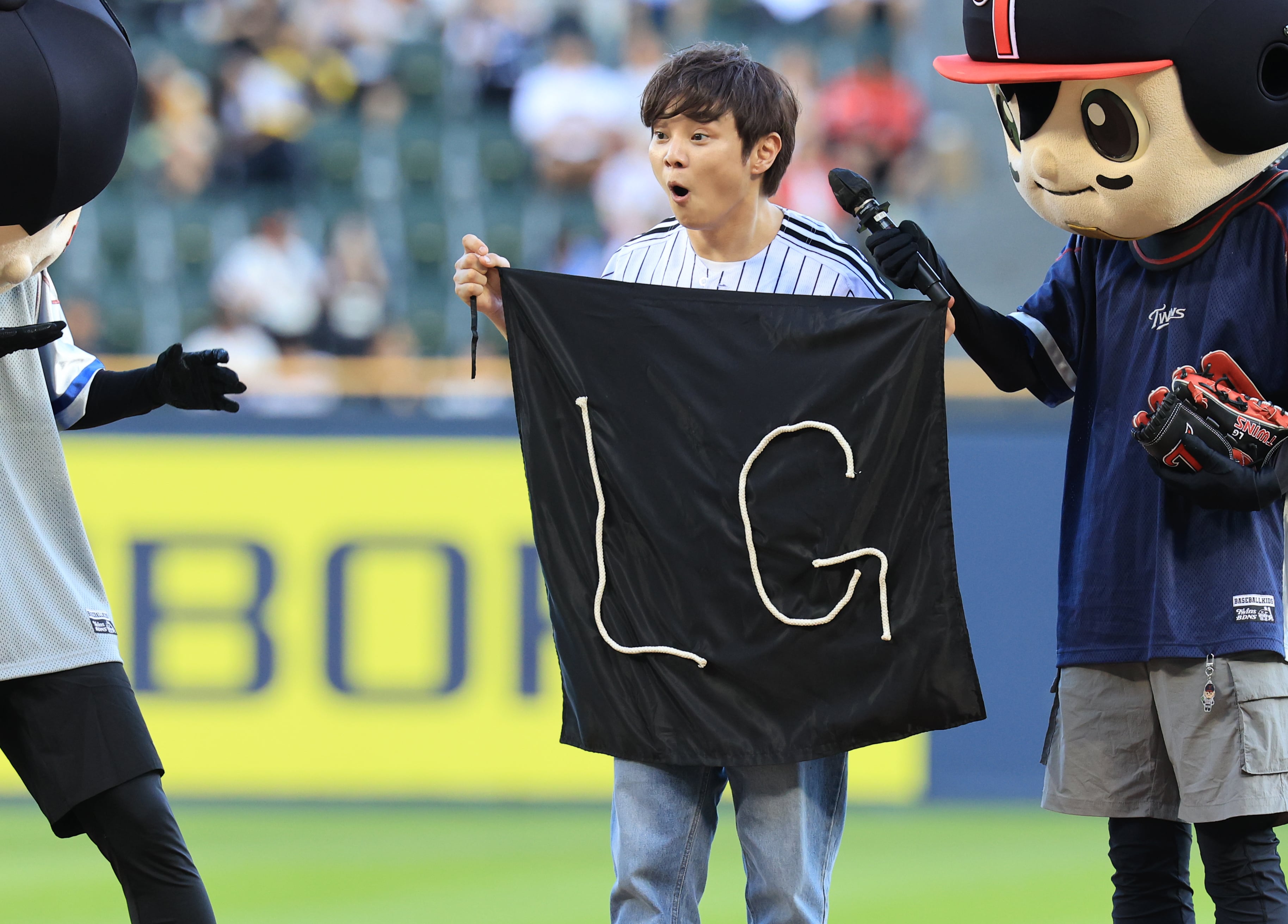 Magician Choi Hyun-woo's unexpected bond with LG Group chairman