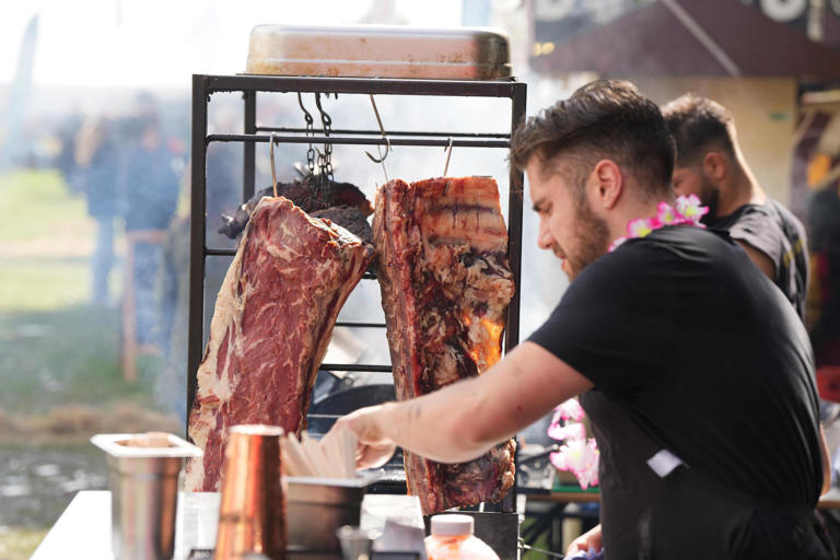 Crowds flock to Worthing for popular food and drink festival