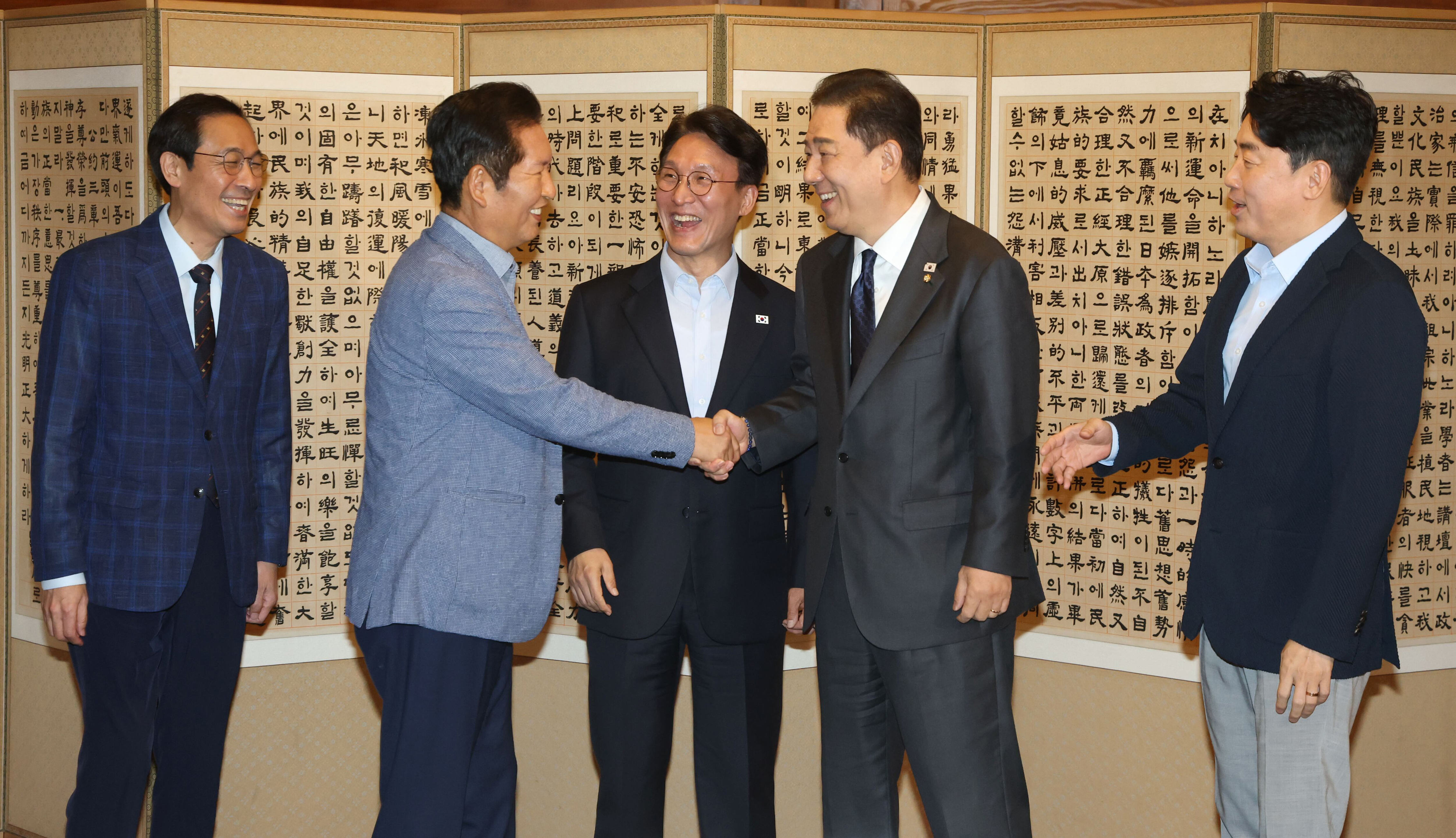 Democratic Party leaders, Prime Minister mend internal rift