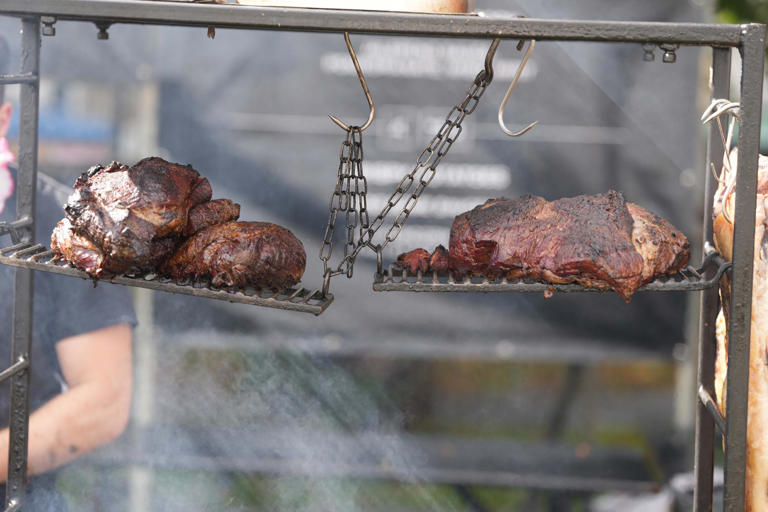 Crowds flock to Worthing for popular food and drink festival