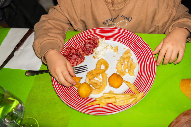 People Are Sharing The Things That Basically Scream, “I’m A Bad Parent!”