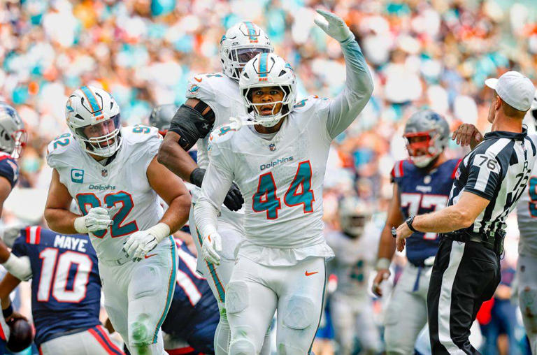 Fins-Pats live blog: ‘Fire Grier. Fire McDaniel' banner flies over stadium