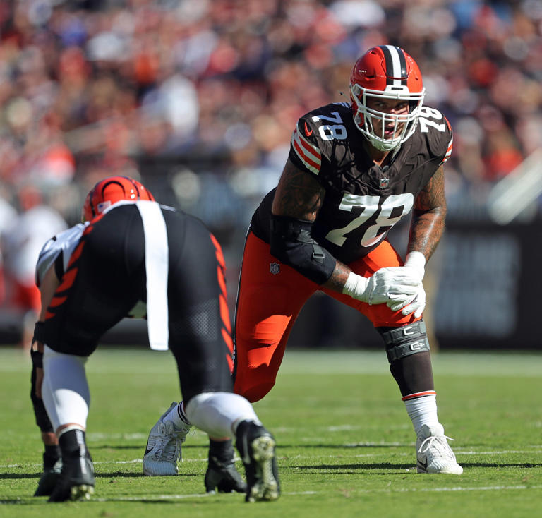 Browns inactives: Jack Conklin out, Joel Bitonio in vs. Packers