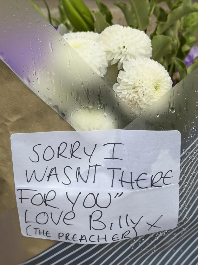 Hatton's former trainer leaves heartbreaking note