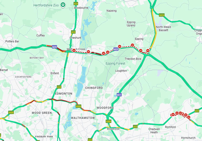Major London motorway closed after multi-vehicle crash