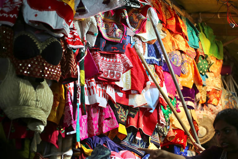 Durga Puja 2025: What makes Kolkata's Gariahat the top pick for bargain ...