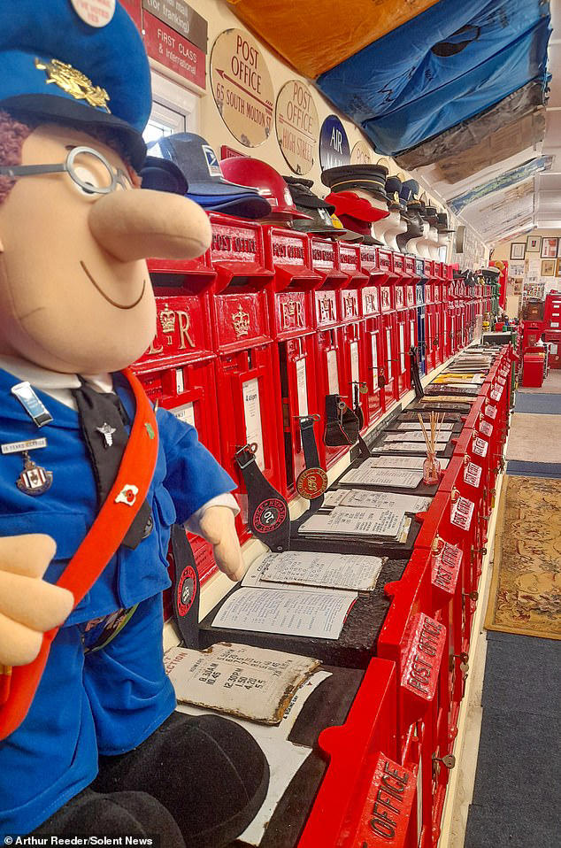 UK grandfather reveals he has world's biggest collection of post boxes ...