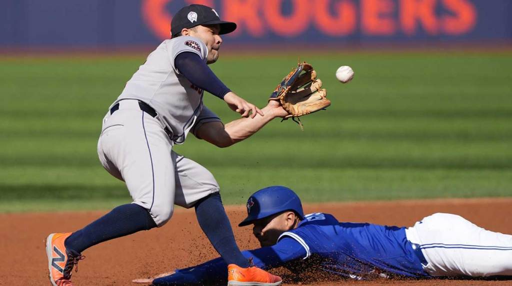 Astros’ Joe Espada reveals what Jose Altuve told him about injury scare